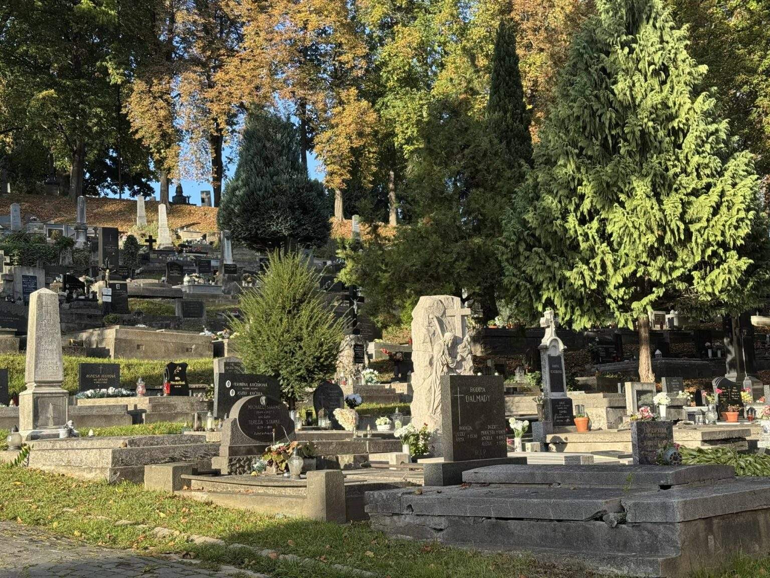 Jednoduchý trik, ako predĺžiť horenie sviečok na hroboch: Pomôže vám ...