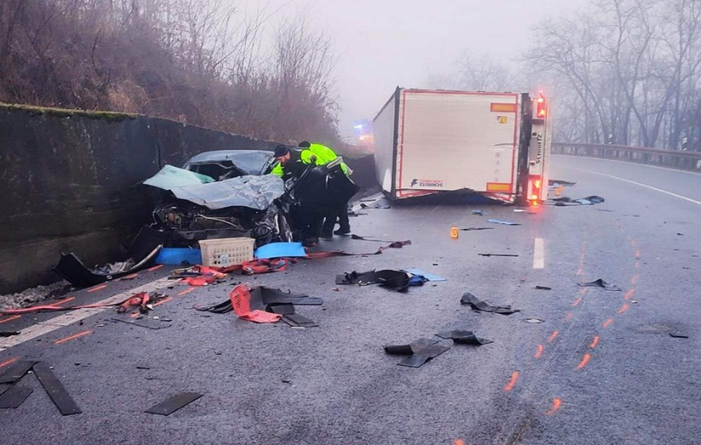 Vážna nehoda pri Lučenci: Kamión sa zrazil s autom pri obci Pinciná ...