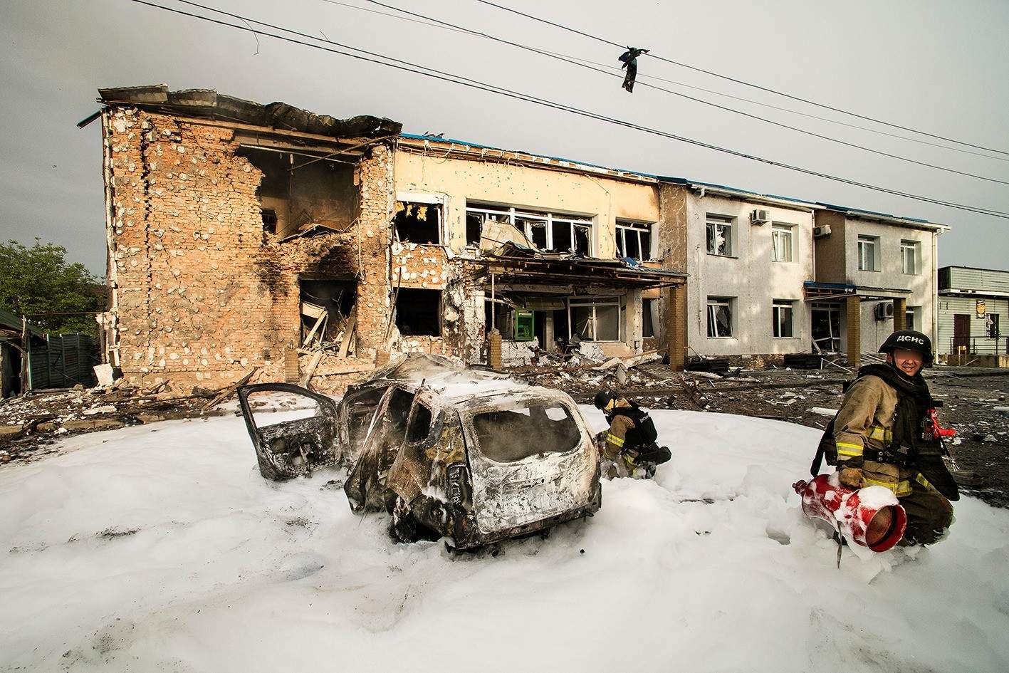 Ruský dron zasiahol ubytovanie Slovákov na Ukrajine. Toto sú zábery ...