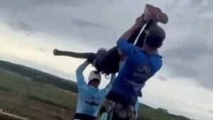 Žena skákala bungee jumping. Zabudli jej dať lano, nemala šancu prežiť ...
