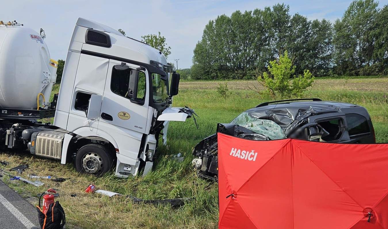 Tragická nehoda pri Šali: Zrážka s kamiónom stála život mladého vodiča ...